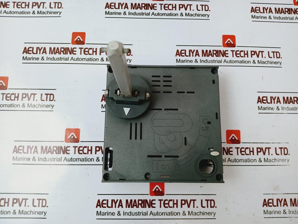 ABB 20204 101154 Rotating Handle For MCCB – Aeliya Marine Tech