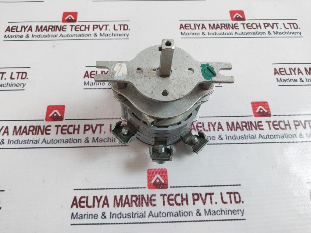 Santon Srp 334 Rotary Switch Ac23 40A 40V 50Hz – Aeliya Marine Tech