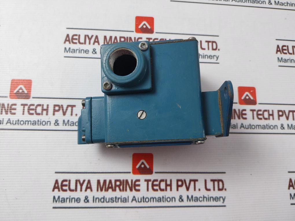 Amot 4140Ck1H11Aa0-ee Pressure Switch 0.28-3.72 Bar – Aeliya Marine Tech