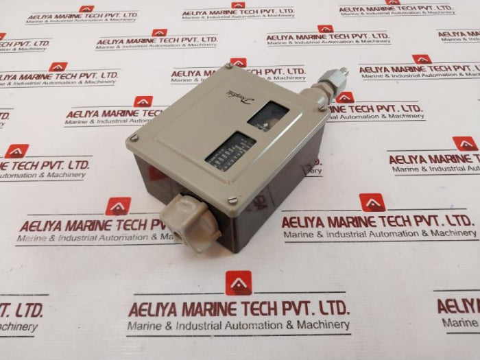 Danfoss Rt1a Pressure Control Switch Pb 22 Bar/mwp 319 Psig Ip66, En 6 ...