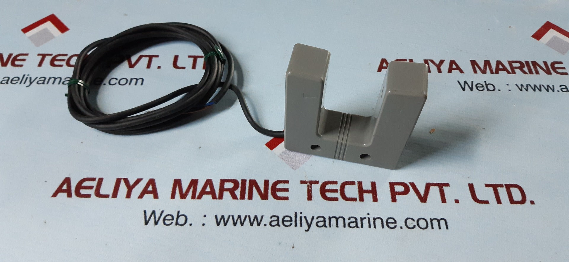 Seeka as-u30d u-shaped embedded amplifier photo sensor – Aeliya Marine Tech