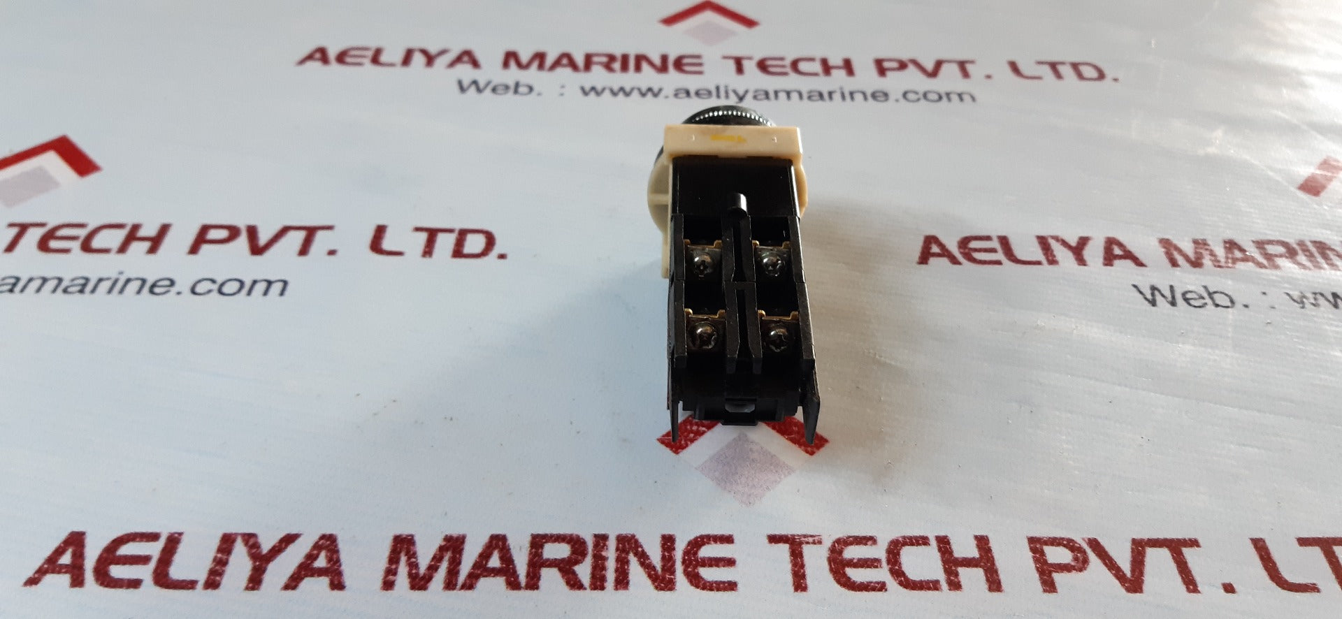 Fuji electric ah30-f5 command switch – Aeliya Marine Tech®
