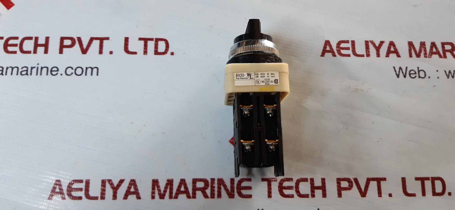 Fuji electric ah30-p1 command switch – Aeliya Marine Tech