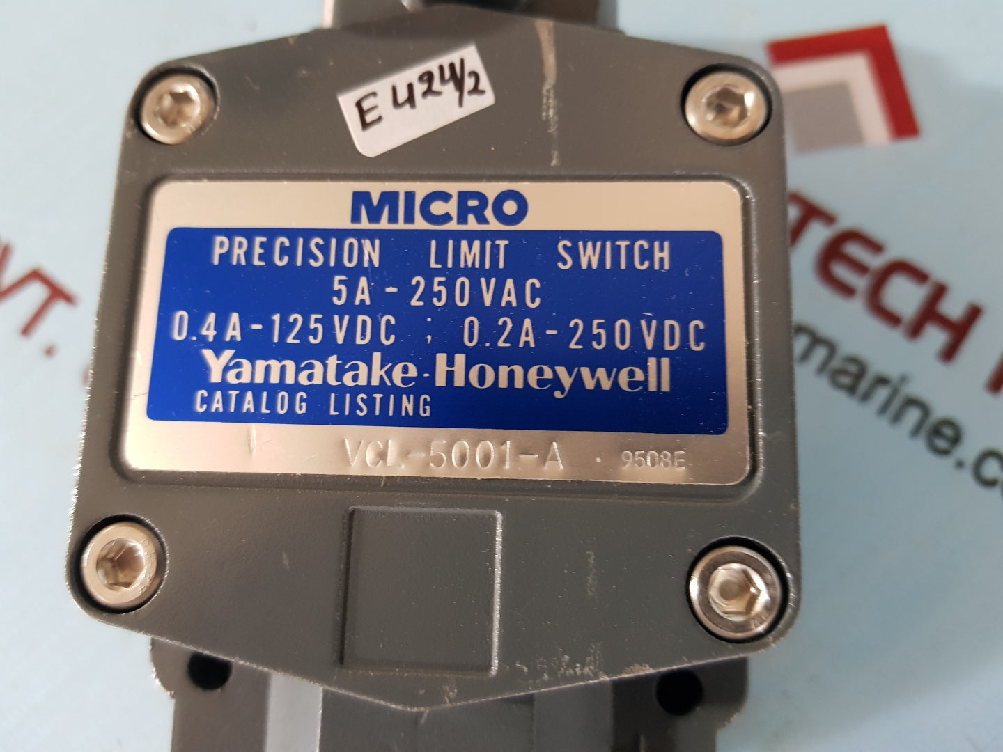 Yamatake-honeywell vcl-5001-a micro limit switch – Aeliya Marine Tech