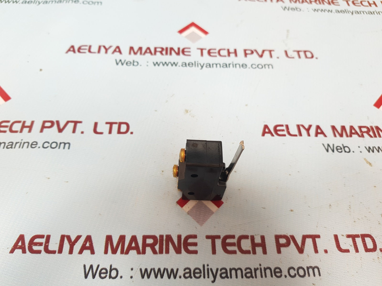 koino kh-9015-hl micro switch – Aeliya Marine Tech