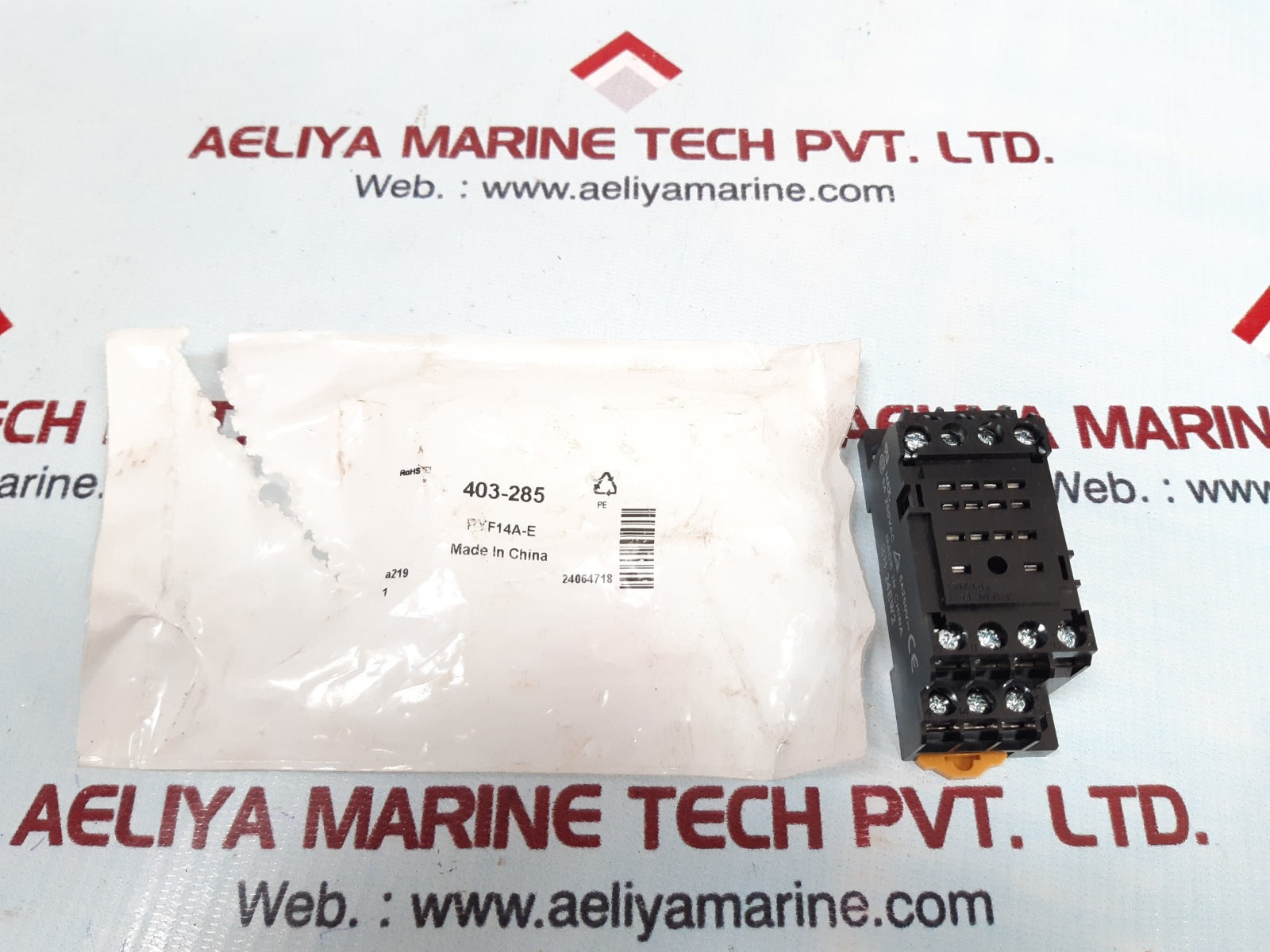 Set of 6x Omron pyf14a-e relay base socket – Aeliya Marine Tech