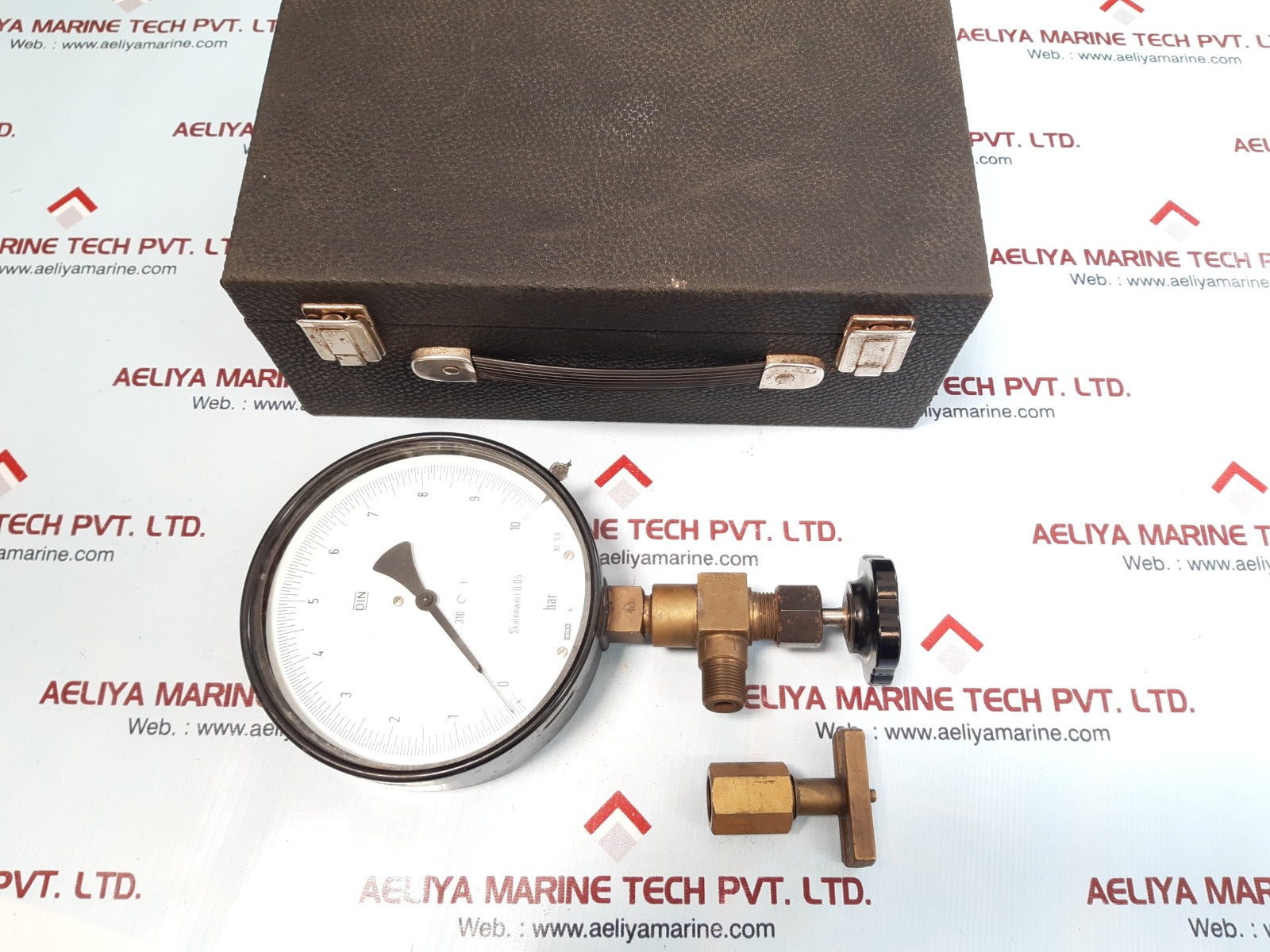 Wika kl.0,6 manometer pressure gauge – Aeliya Marine Tech
