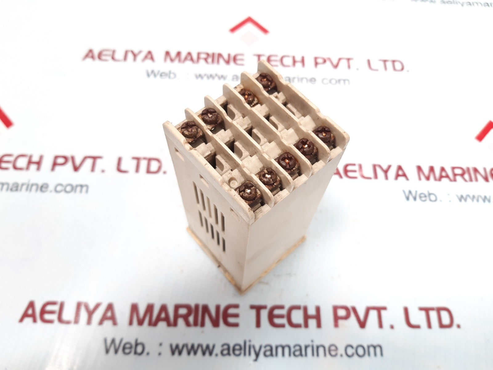 Yamatake sdc10 temperature controller ac100-240v – Aeliya Marine Tech