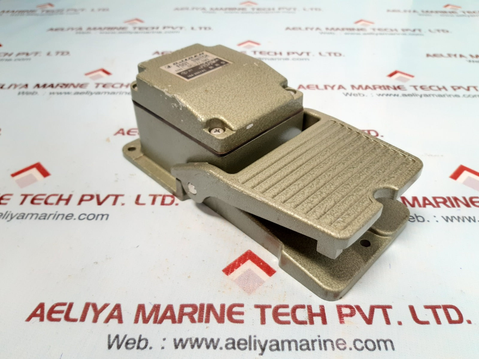 Ojiden ofl-2y-sm2 foot switch – Aeliya Marine Tech