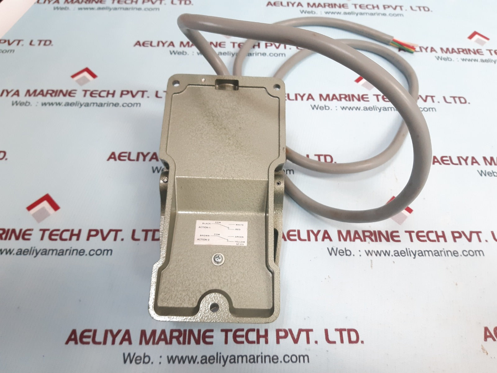 Ojlden ofl-2y-sm2 foot switch – Aeliya Marine Tech