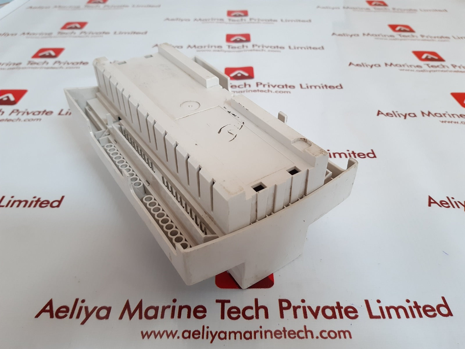 Schneider Electric TAC Xenta 302 Controller – Aeliya Marine Tech