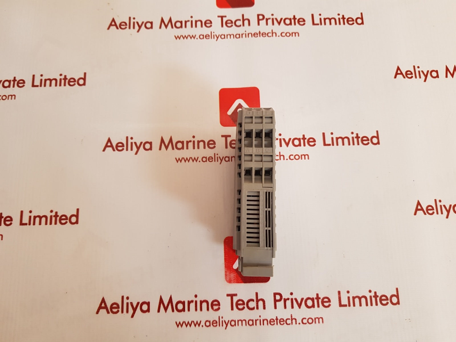 Sinwoo s-con sl-dsc-a4-y 3 way isolated dc converter – Aeliya Marine Tech