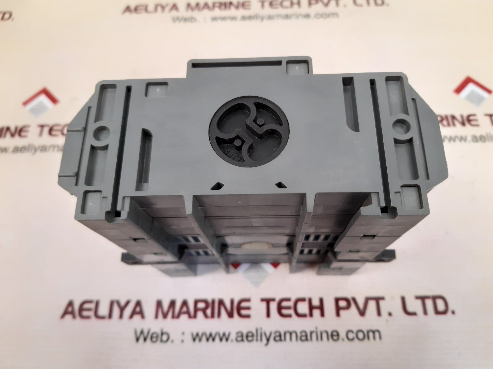 Abb ot160e3 disconnect switch 200a – Aeliya Marine Tech