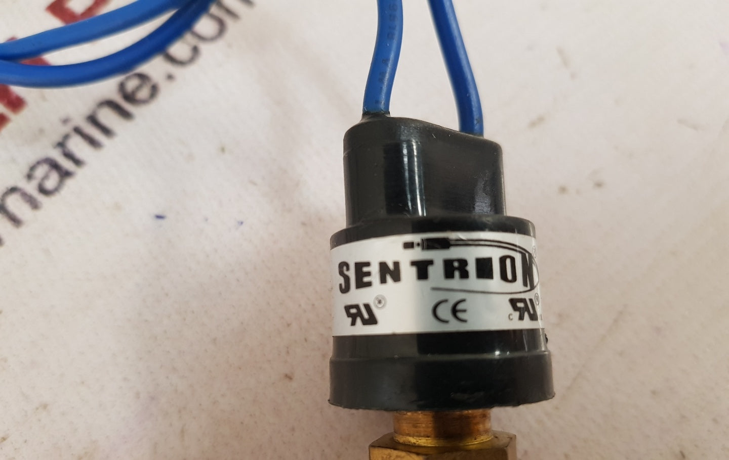 Set of 2x Sentrion 8228c pressure switch sensor – Aeliya Marine Tech