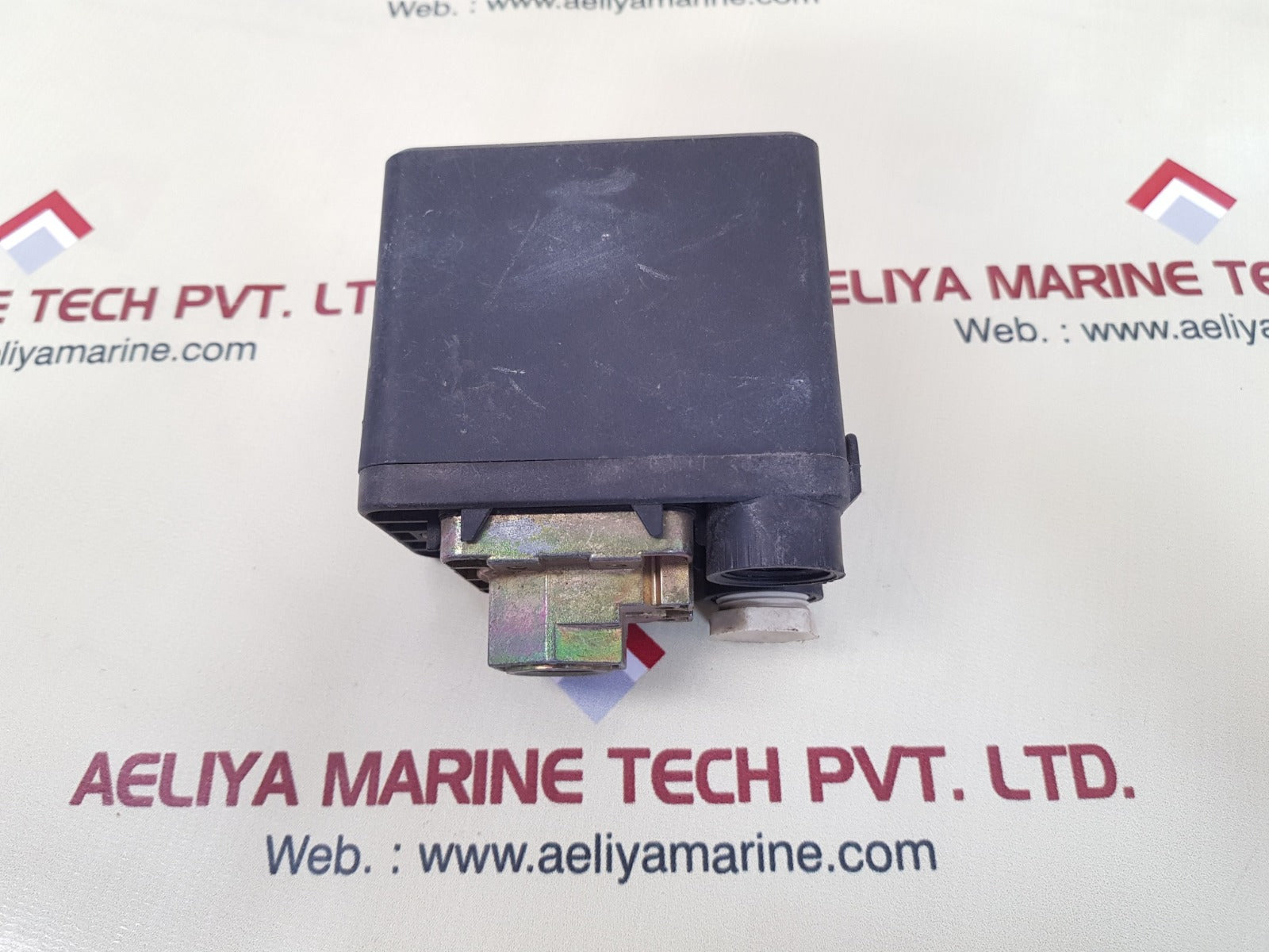 Telemecanique Square D Xmx Pressure Switch 240V – Aeliya Marine Tech