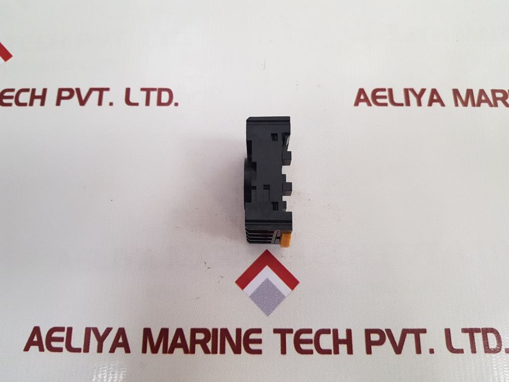 Omron Pf083A-e Relay Socket – Aeliya Marine Tech