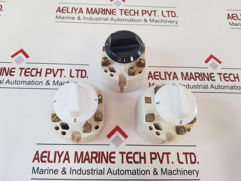 252B Selector Switch 25/250~ – Aeliya Marine Tech