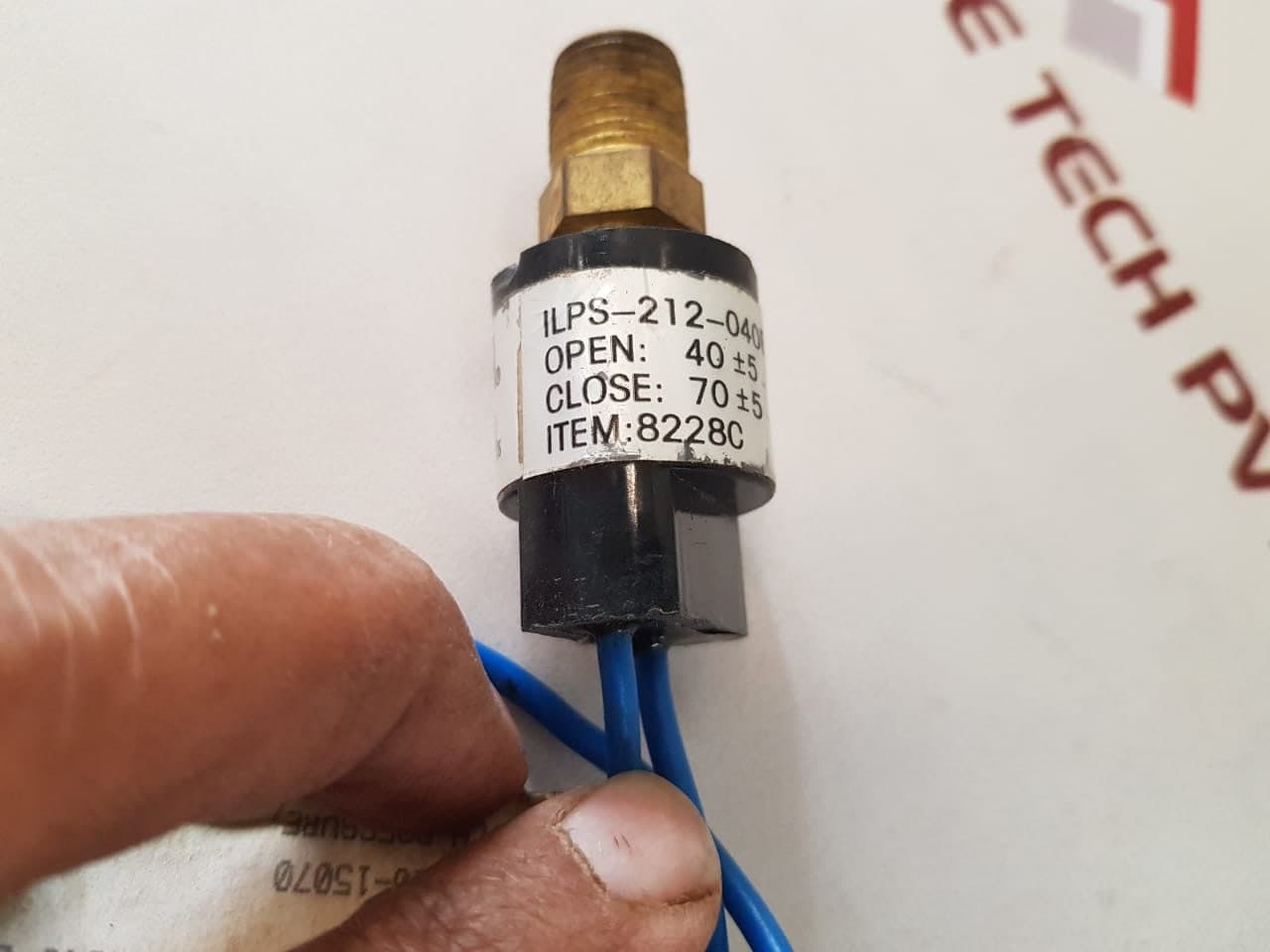 Set of 2x Sentrion 8228c pressure switch sensor – Aeliya Marine Tech