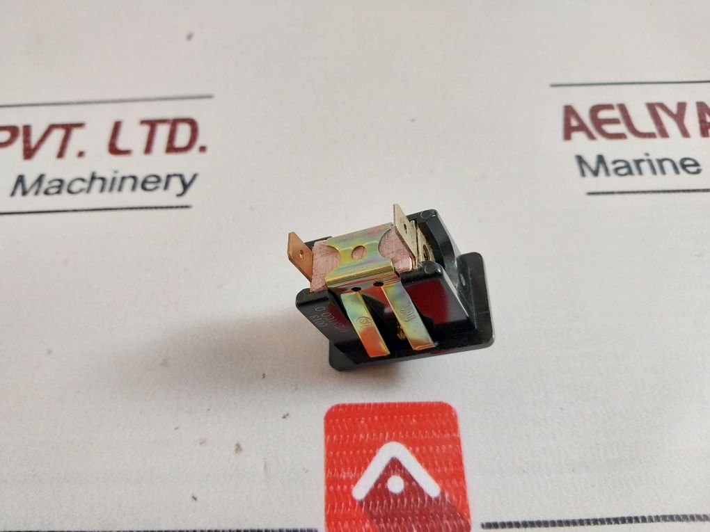 Carling 1/2Hp 125-250Vac Switch – Aeliya Marine Tech