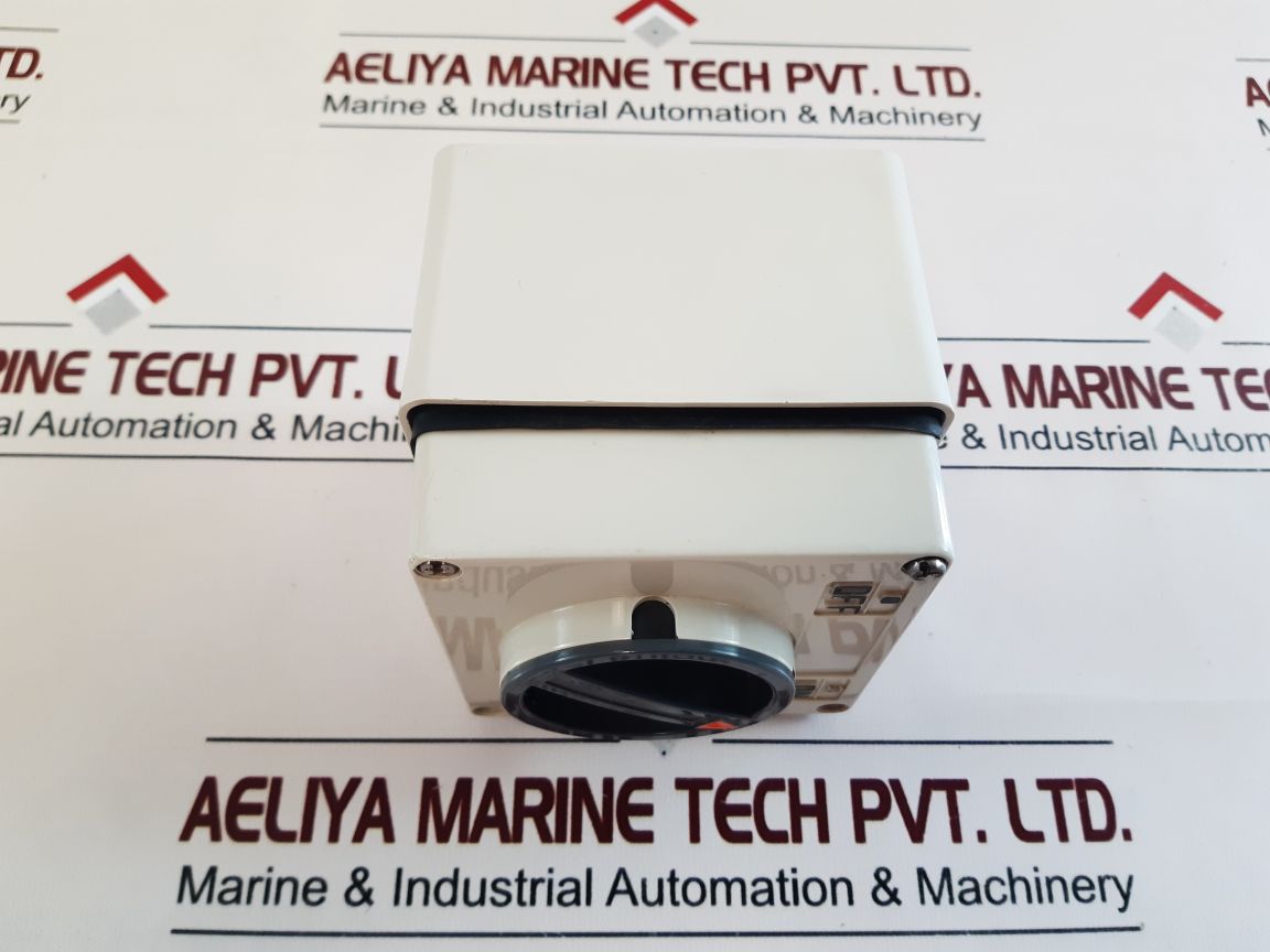 Clipsal 56Sw132 Single Pole Surface Switch 32A – Aeliya Marine Tech