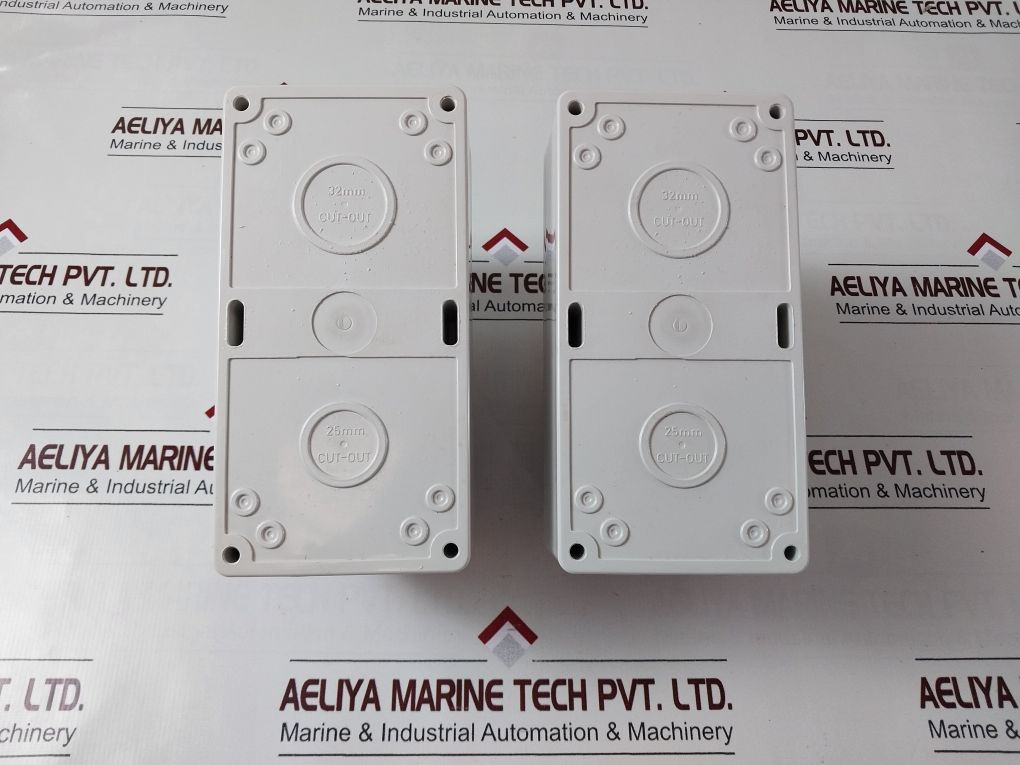 Clipsal 56Swh325 3-pole Enclosed Load Break Switch – Aeliya Marine Tech