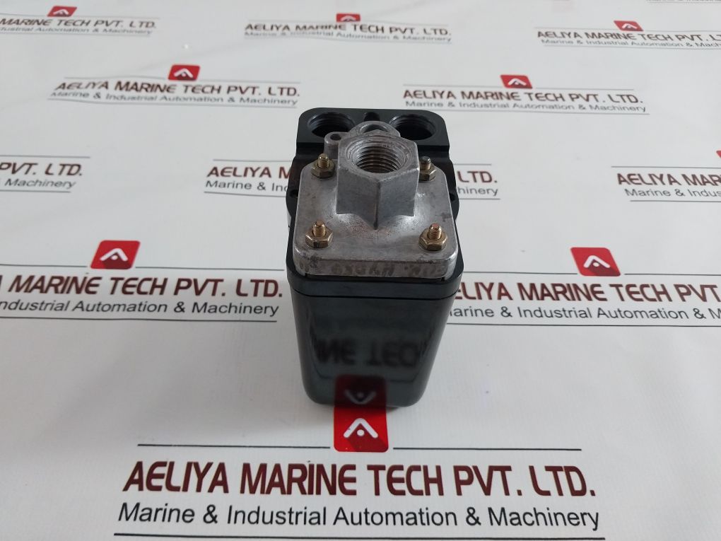 Condor Mdr 5/8 Pressure Switch – Aeliya Marine Tech