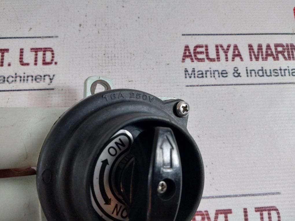 Daeyang Electric Sr-3Psd 3-way Rotary Switch – Aeliya Marine Tech