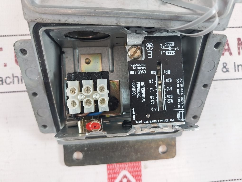 Danfoss Cas 155 Differential Pressure Switch 0.2-2.5 Bar – Aeliya ...