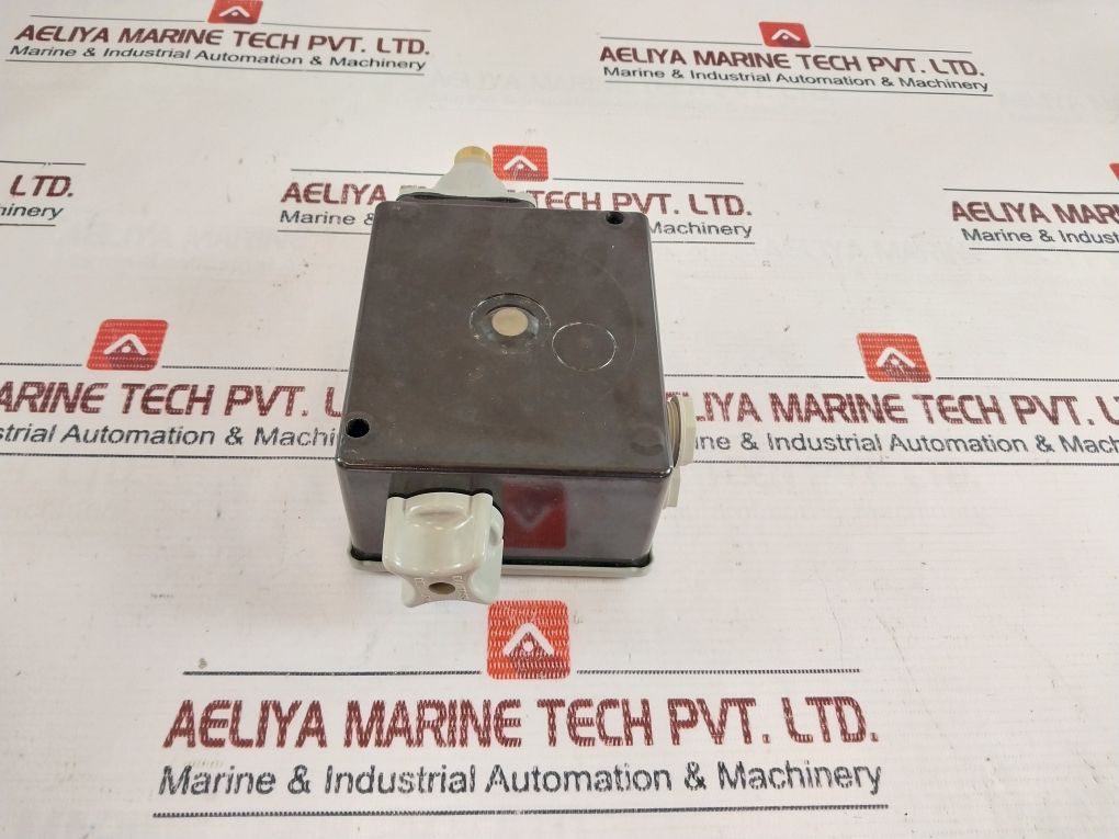 Danfoss Rt116 Pressure Control Switch 1-10 Bar – Aeliya Marine Tech®