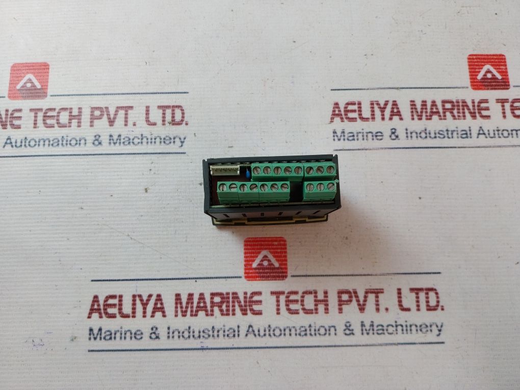 Dixell Univ-r4-6N1C0 Universal Temperature Controller 12V – Aeliya Marine Tech