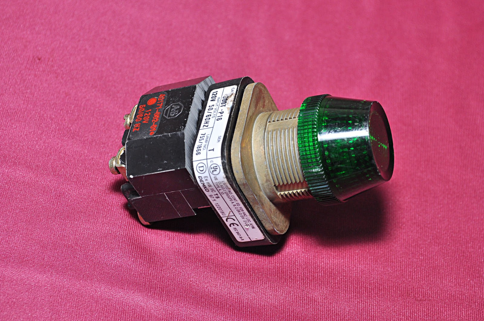 ALLEN BRADLEY 800T P16 WITH 4017100201 PILOT LIGHT – Aeliya Marine Tech