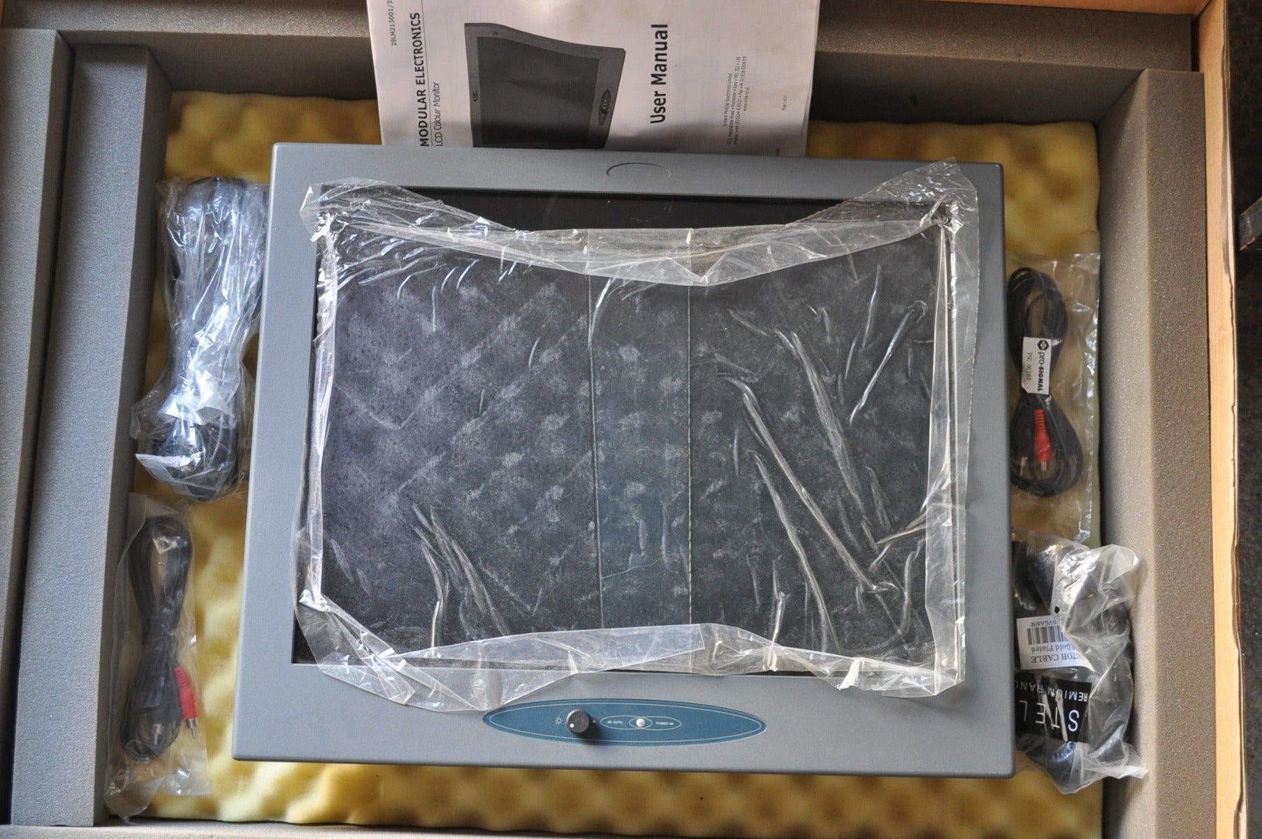 Kent modular 21.3" tft lcd colour monitor – Aeliya Marine Tech