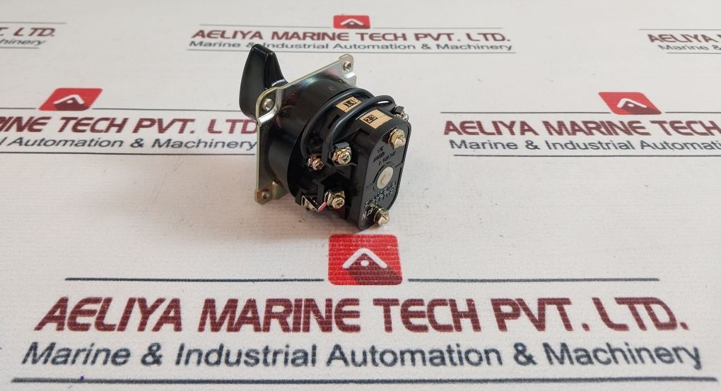 Fuji Electric Rc310-1 Selector Switch 600V 2A – Aeliya Marine Tech