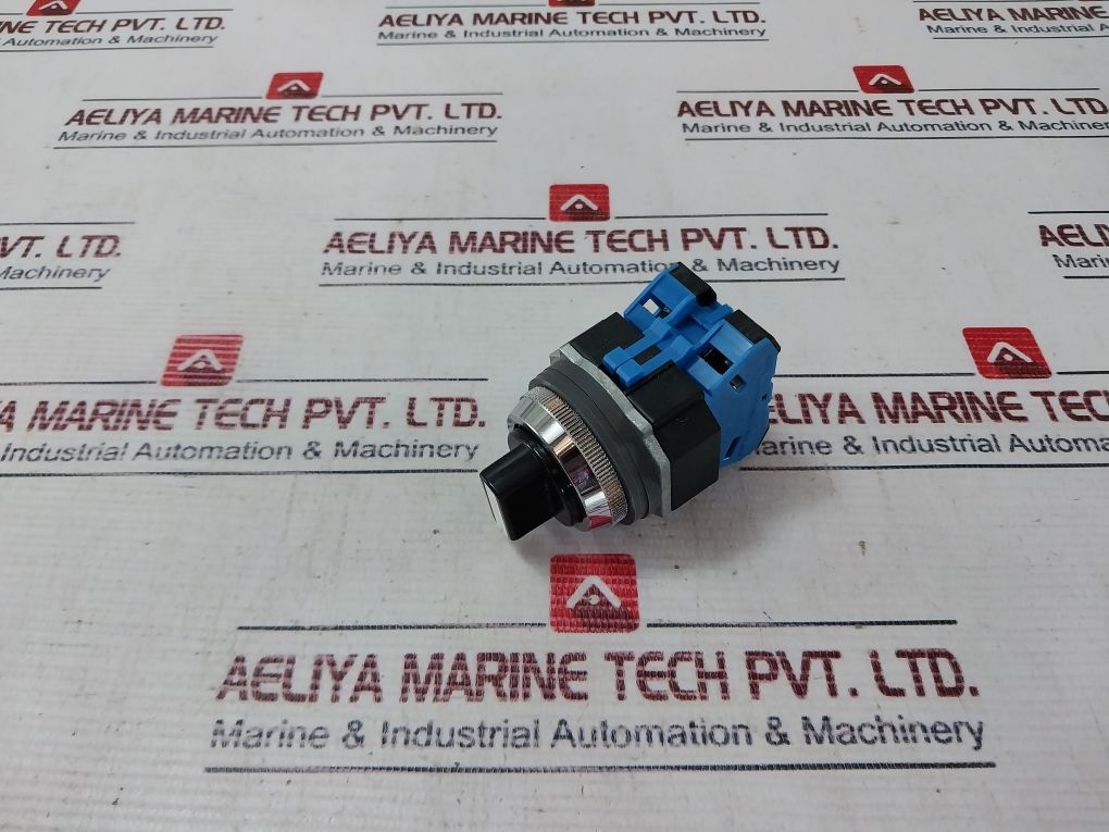 Idec Asd3320N Selector Switch Control Unit 10A 600V – Aeliya Marine Tech®