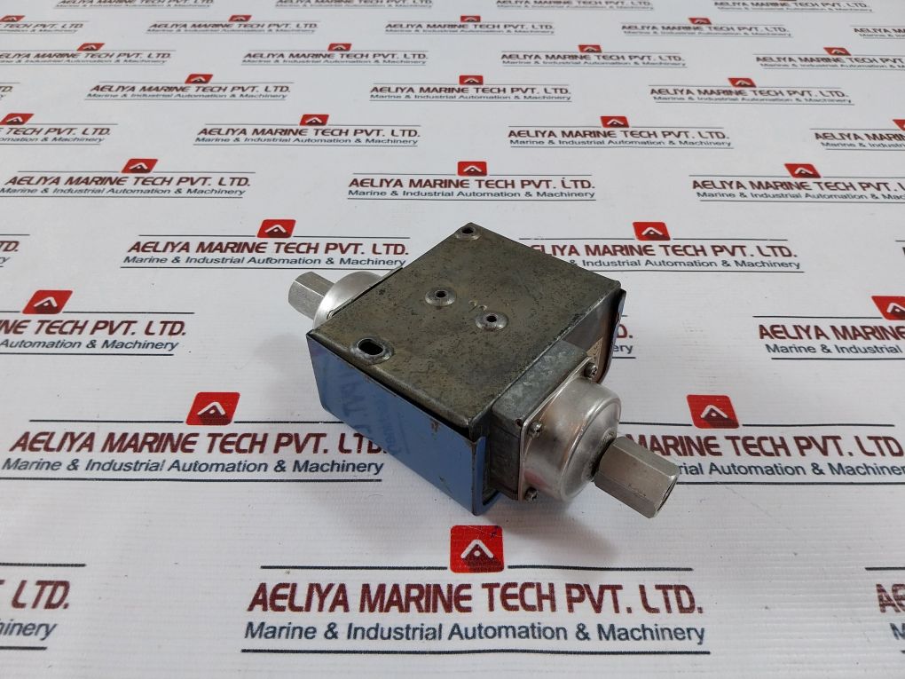 Johnson Controls P74Ea-9700 Differential Pressure Switch – Aeliya ...