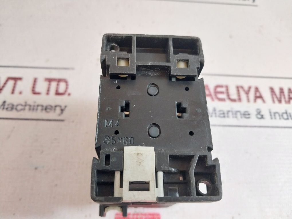 Klockner Moeller Dil R 22 Auxiliary Contact 240V 60Hz – Aeliya Marine Tech