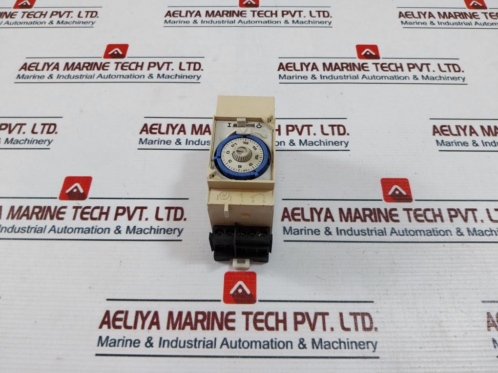 Lanfer 154 220 Analogue Time 230V Ac – Aeliya Marine Tech