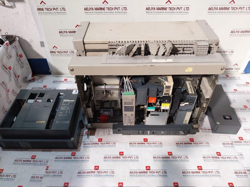 Schneider Electric Merlin Gerin Nw40 H1 Circuit Breaker – Aeliya Marine ...