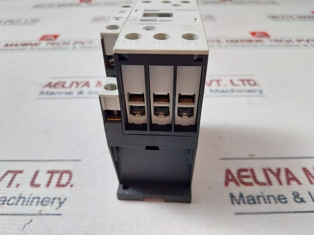 Moeller Dil M 17-10 Contactor 40A – Aeliya Marine Tech