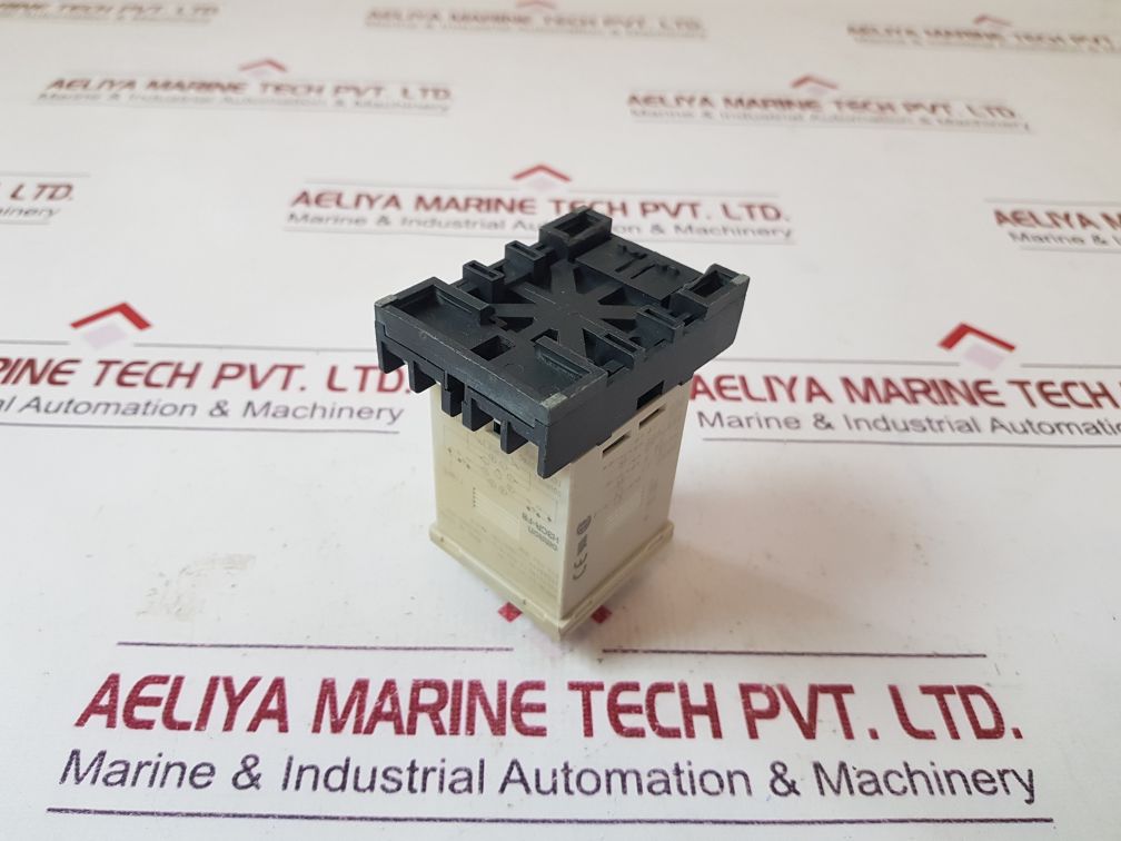 Omron H3Cr-f8 Timer 0 To 30 Hrs With Socket Base – Aeliya Marine Tech®