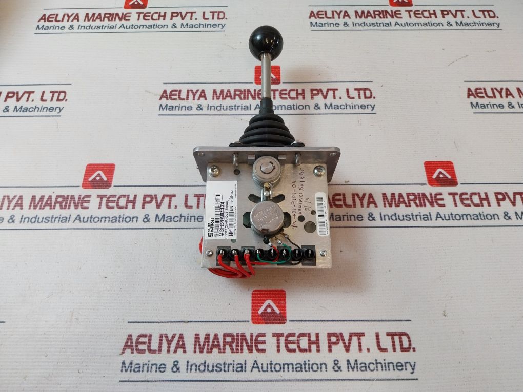 Sauer Danfoss Mch51Ab1174 Control Handle Joystick 12Vdc – Aeliya Marine ...