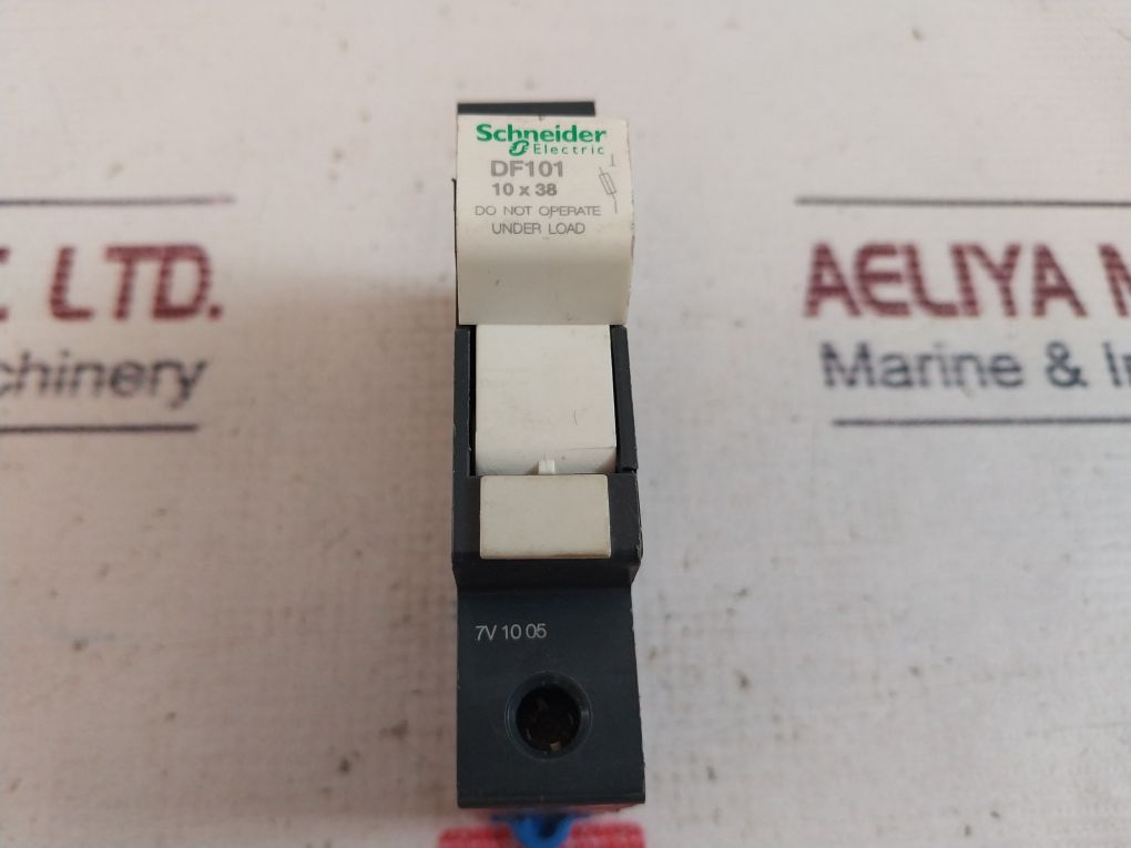 Schneider Electric Df101 Fuse Holder – Aeliya Marine Tech