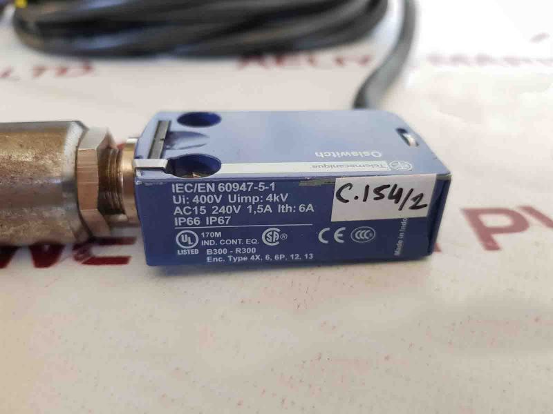 Telemecanique Osiswitch Zcmd21 Limit Switch – Aeliya Marine Tech