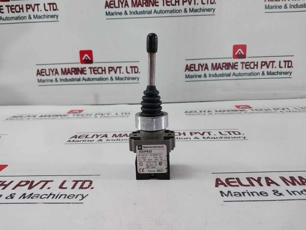 Telemecanique Xd2Pa22 Joystick Ac15 240V 3A – Aeliya Marine Tech