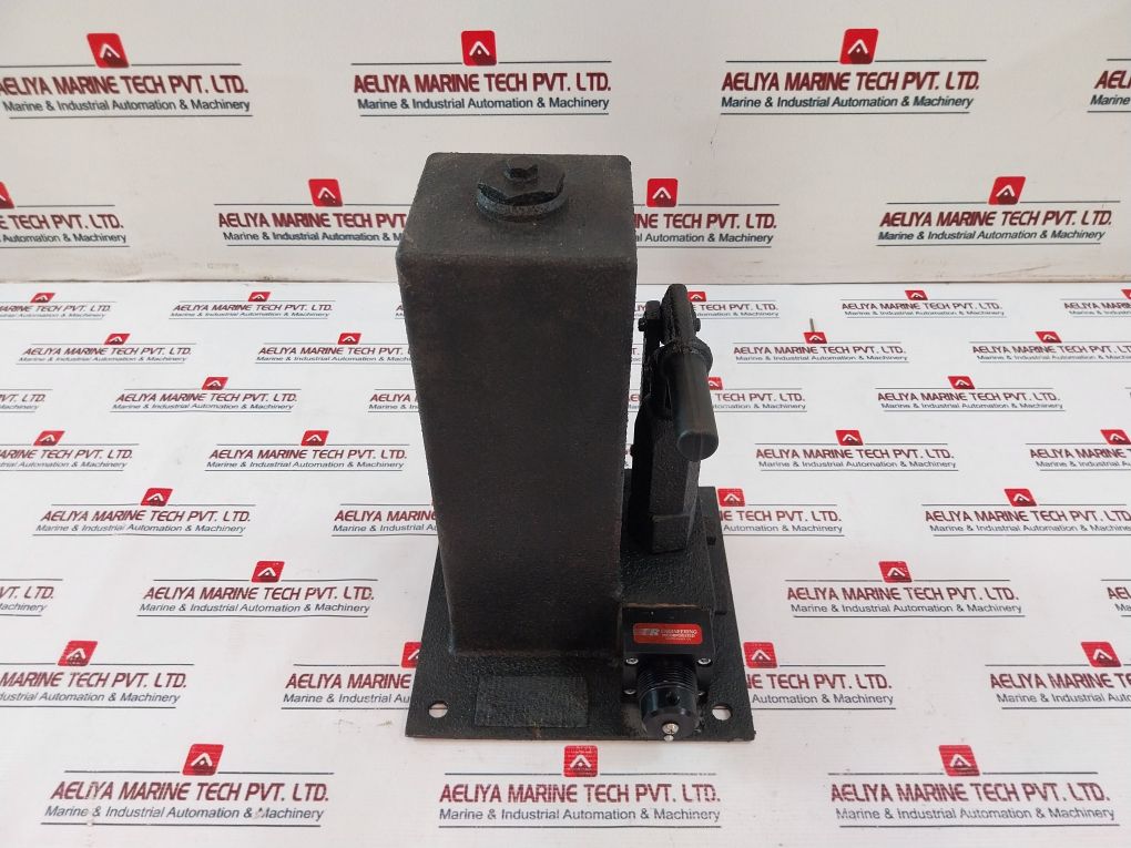 Tr Engineering 08-2028 Hydraulic Hand Pump – Aeliya Marine Tech