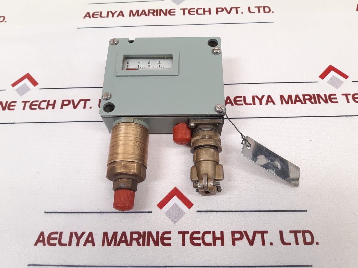Varma Trafag Pa-3P4-w Pressure Switch 0 - 3.4 Bar – Aeliya Marine Tech