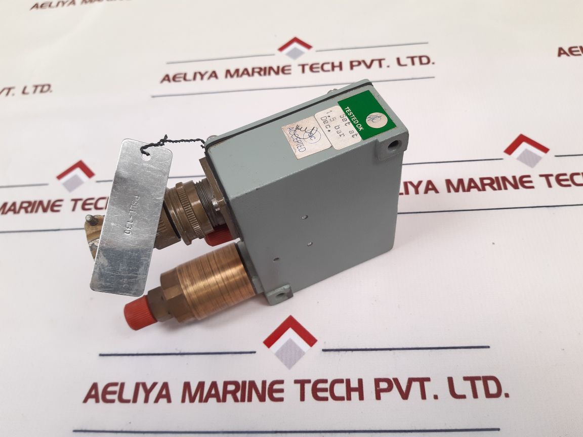 Varma Trafag Pa-3P4-w Pressure Switch 0 - 3.4 Bar – Aeliya Marine Tech