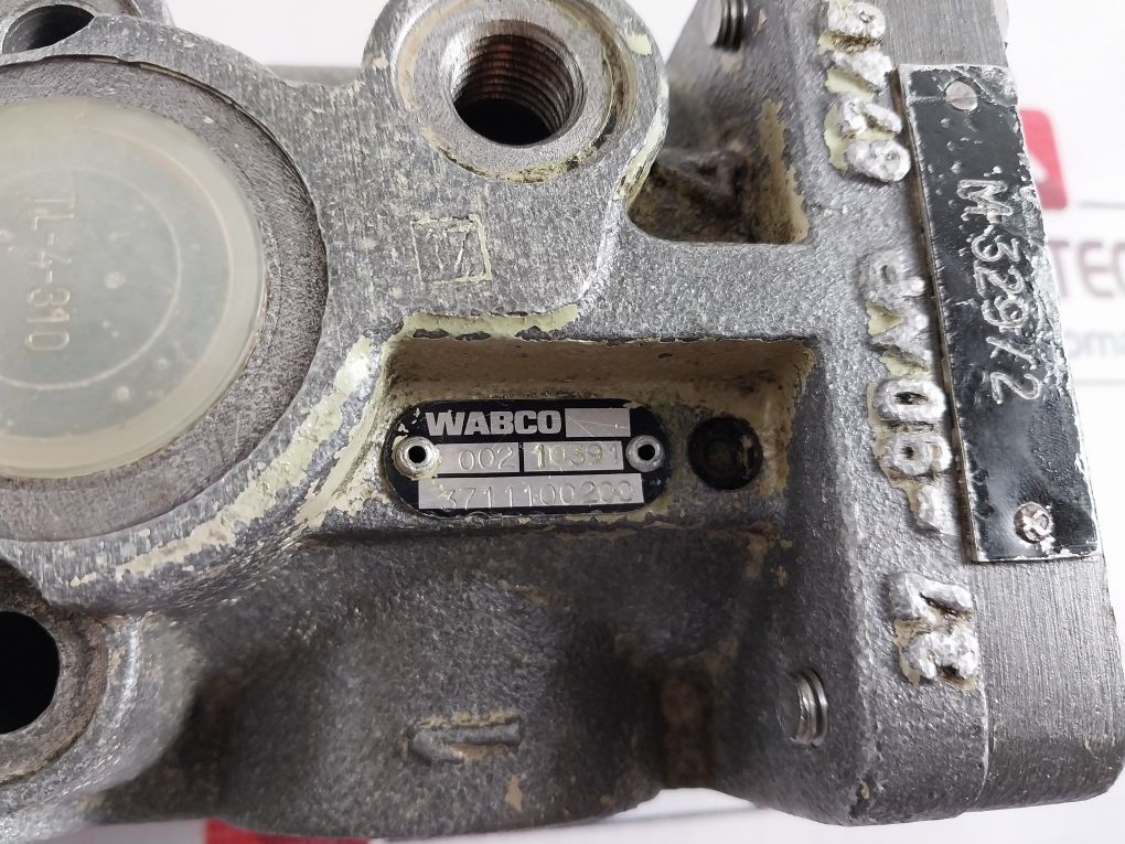Wabco 3711100200 Directional Control Valve – Aeliya Marine Tech