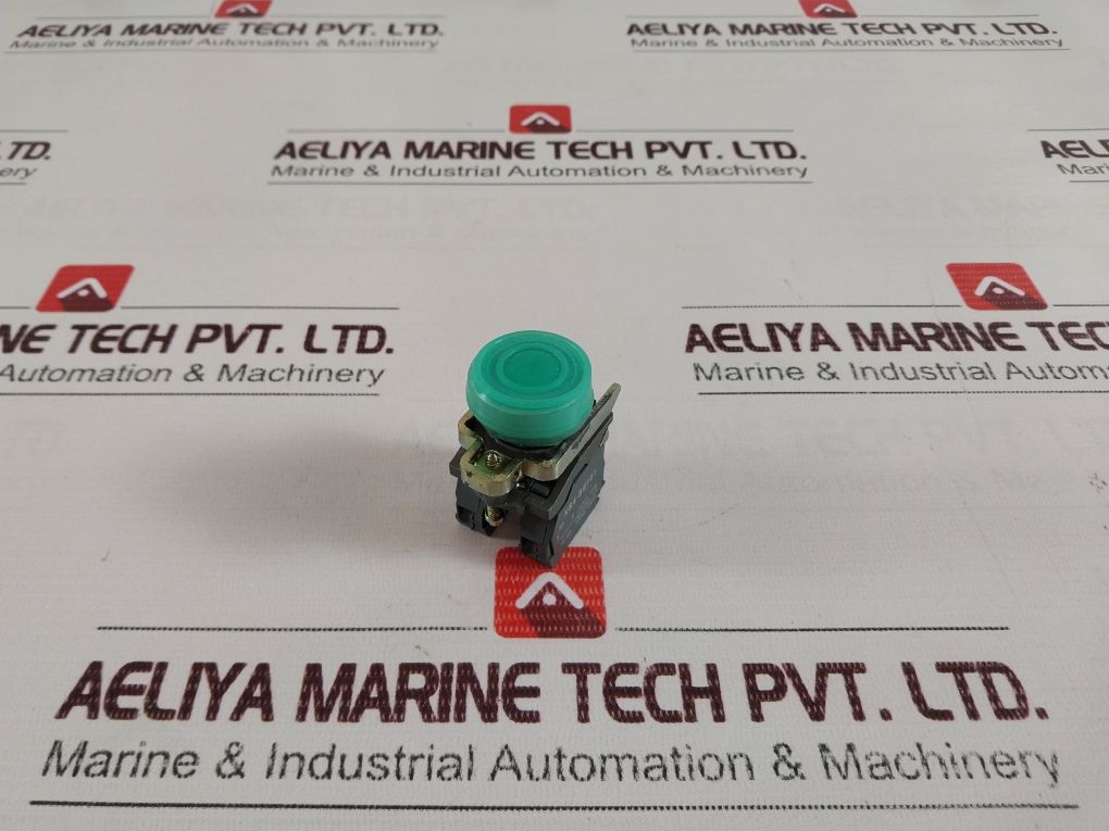 Lot Of 5X Xb4-bp35 Iec/En60947-5-1 Push Button Switch Xb4-be101 ...